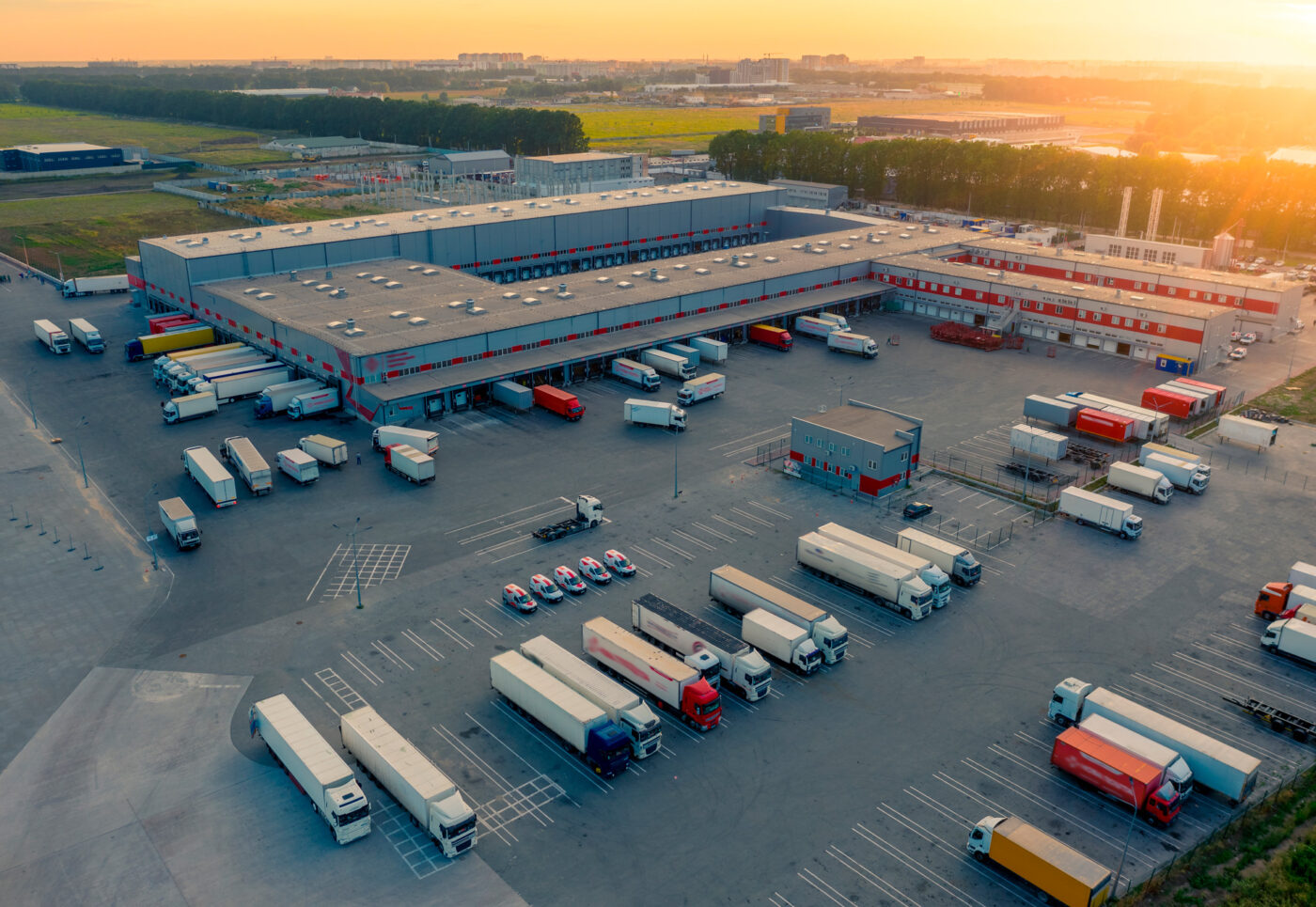 How To Reduce Dwell Time In Logistics Through Digitization - Vector